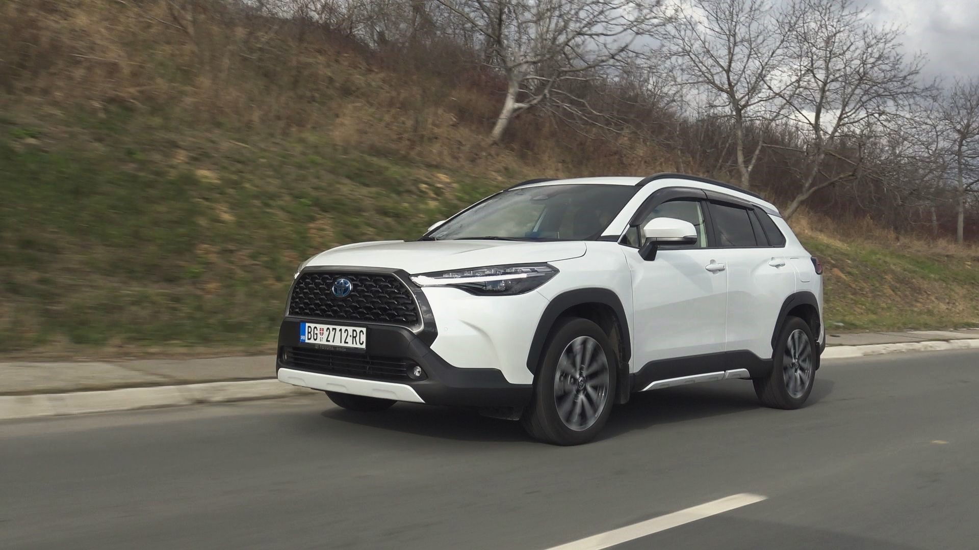 Toyota Corolla Cross ili Hyundai Kona? - Vrele gume